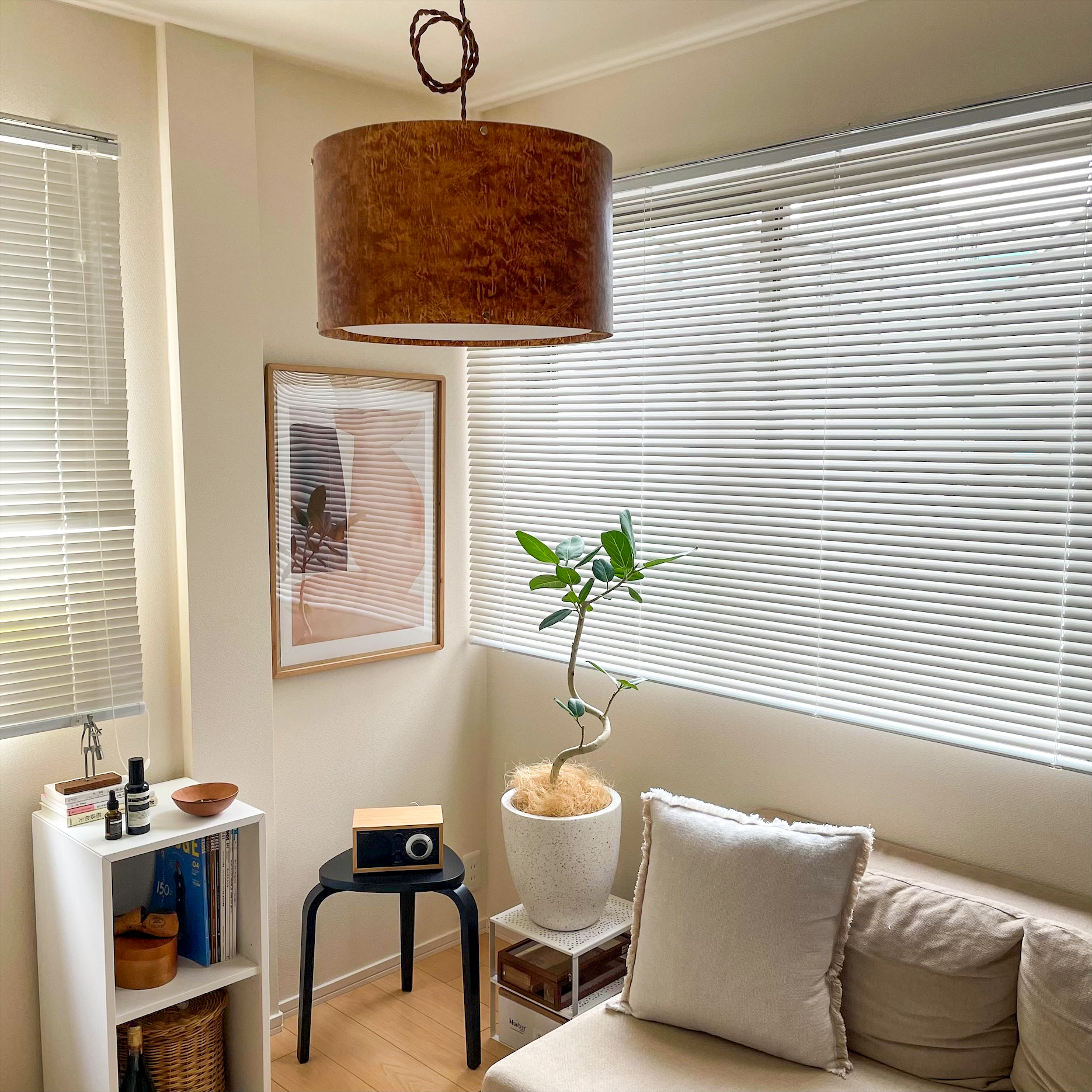 圧迫感を抑えた1LDK暮らし簡単に余白を彩る3つのアイテムをご紹介します - 家具・インテリア Re:CENO（リセノ）